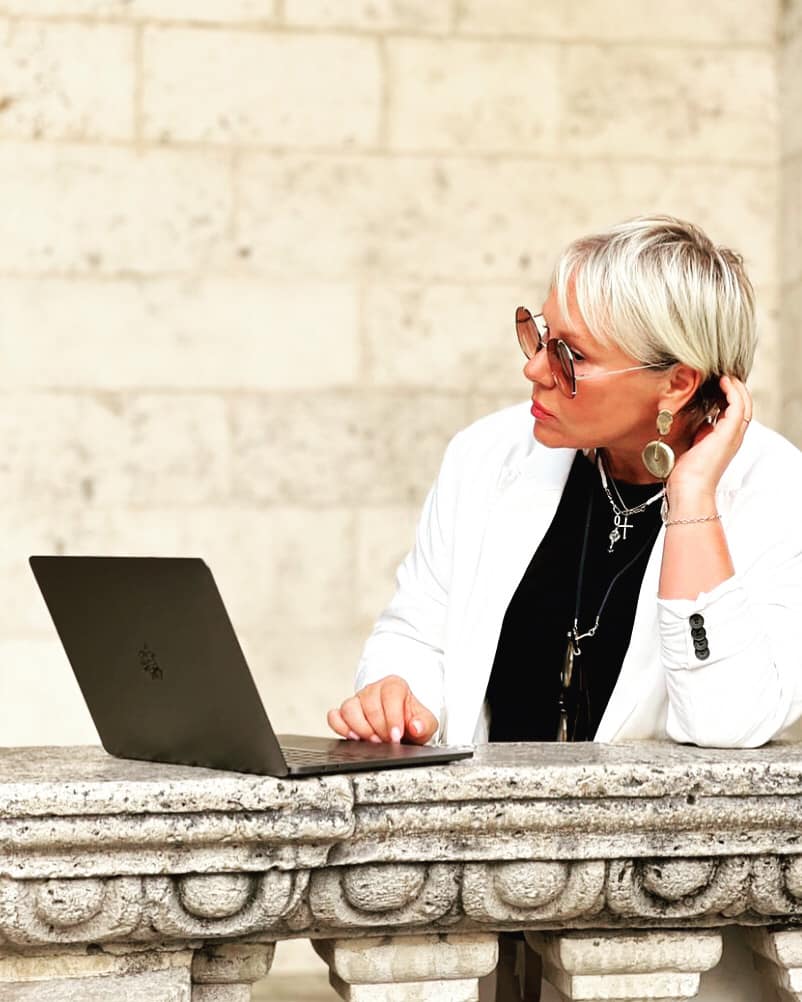 "TYYLIN JA IMMAN OPPITUNNIT" – Logrus ry